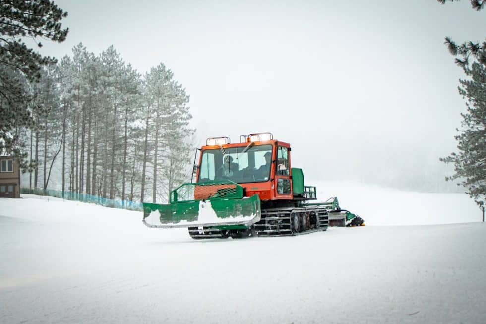 HOA Snow Removal: Your Safe 2025 Guide